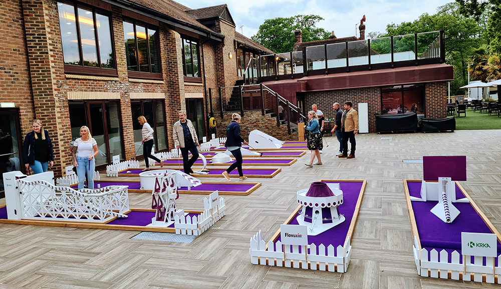 Clubhouse Mobile Mini Golf